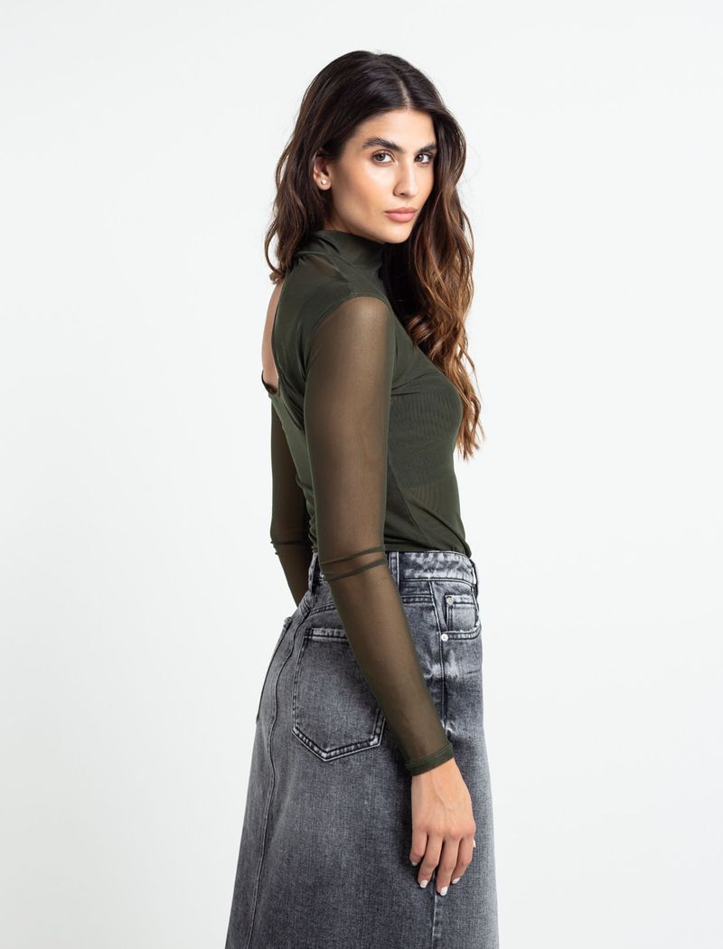 Camiseta con transparencia