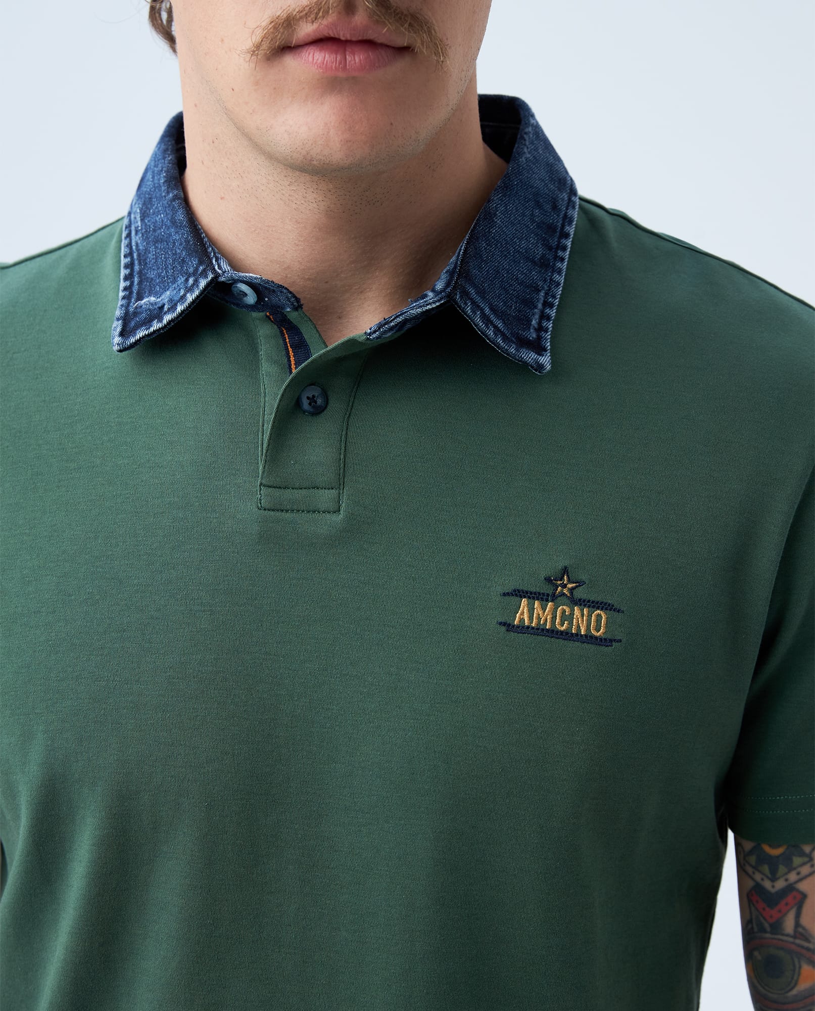 Polo con manga dobladillada para hombre